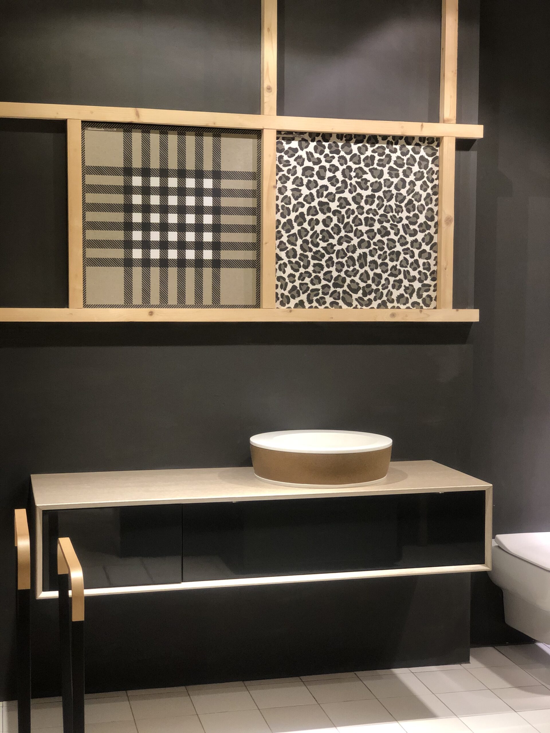 Vanity unit with washbasin